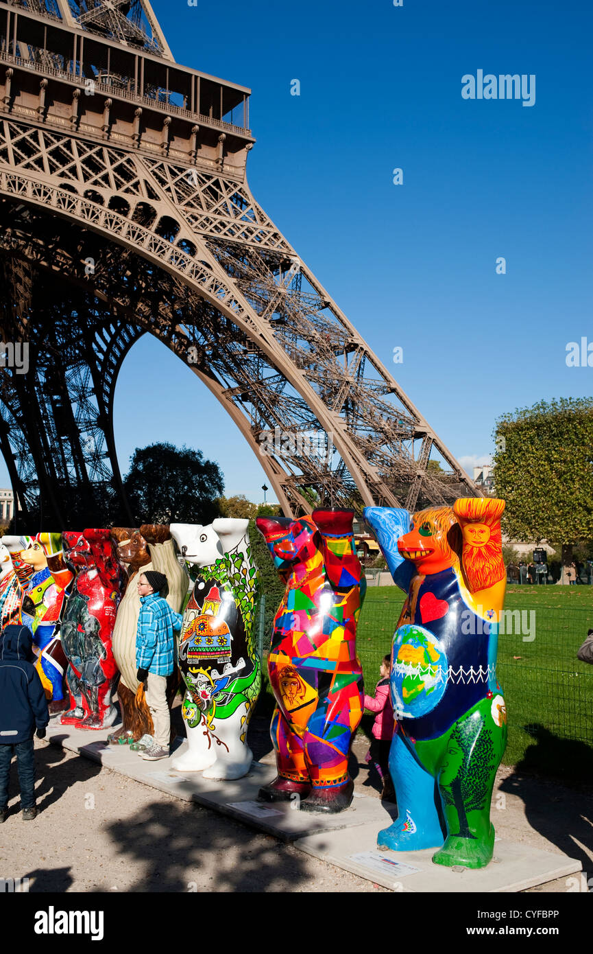 Paris, France - Bear Sculptures at Eiffel Tower mark 25 years of Paris ...
