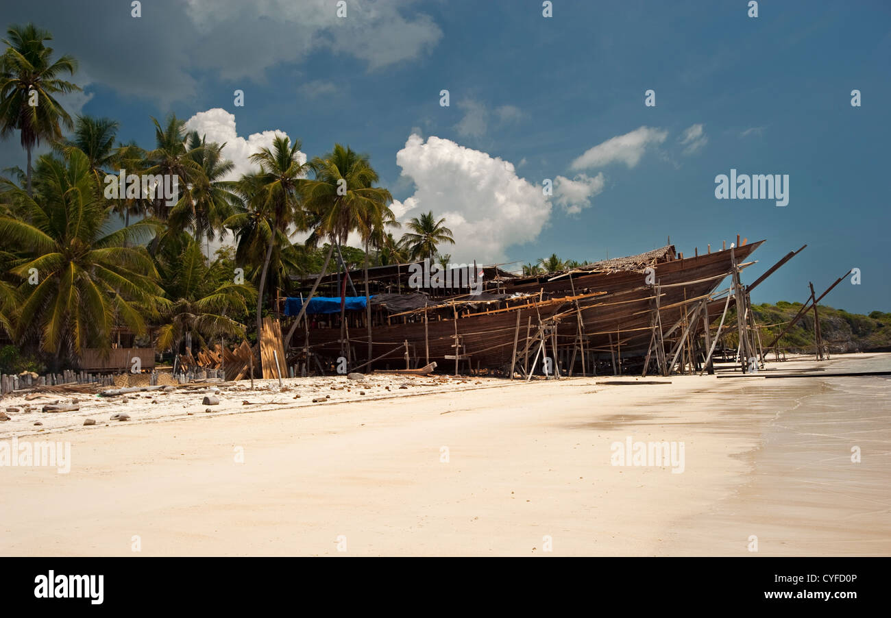 Traditional Pinisi wooden sailing boat construction, Bira Sulawesi ...