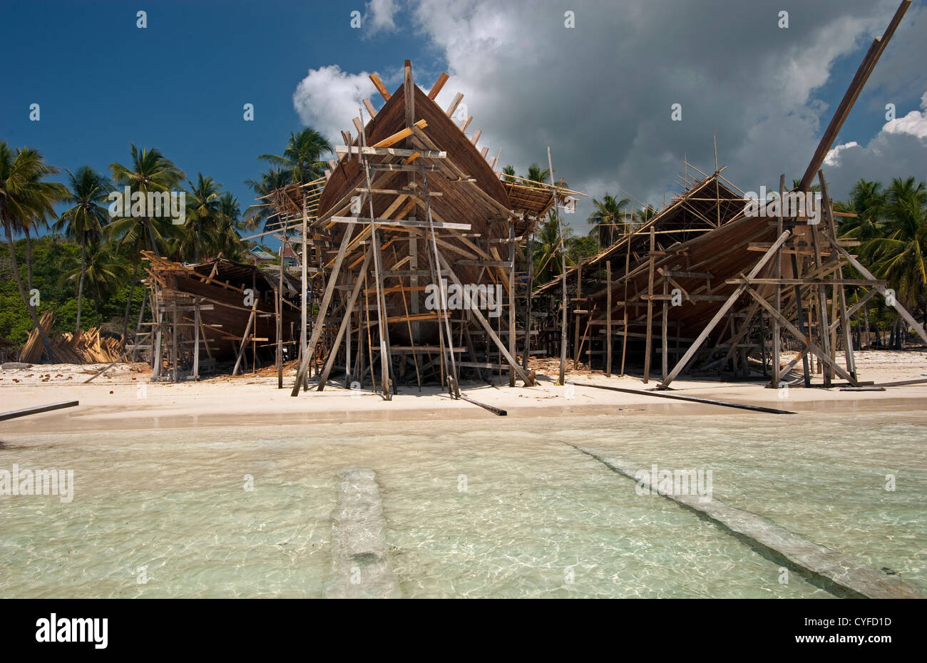 Traditional Pinisi wooden sailing boat construction, Bira Sulawesi ...