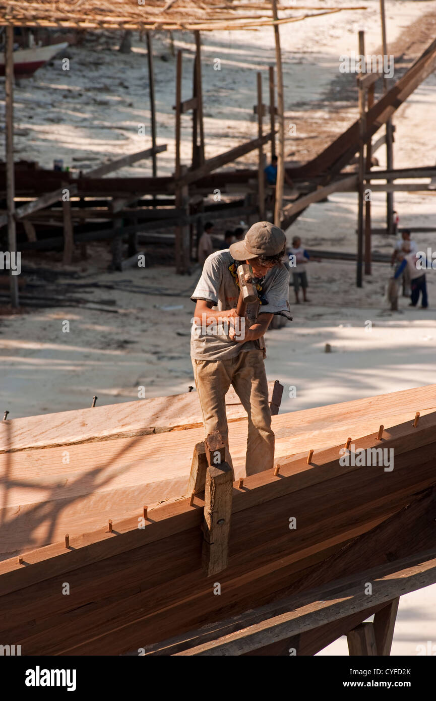 Traditional Pinisi wooden sailing boat construction, Bira Sulawesi ...