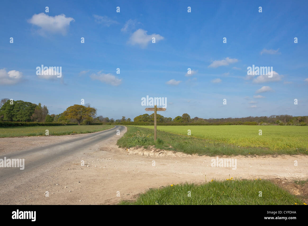 Signpost crossroads hi-res stock photography and images - Alamy