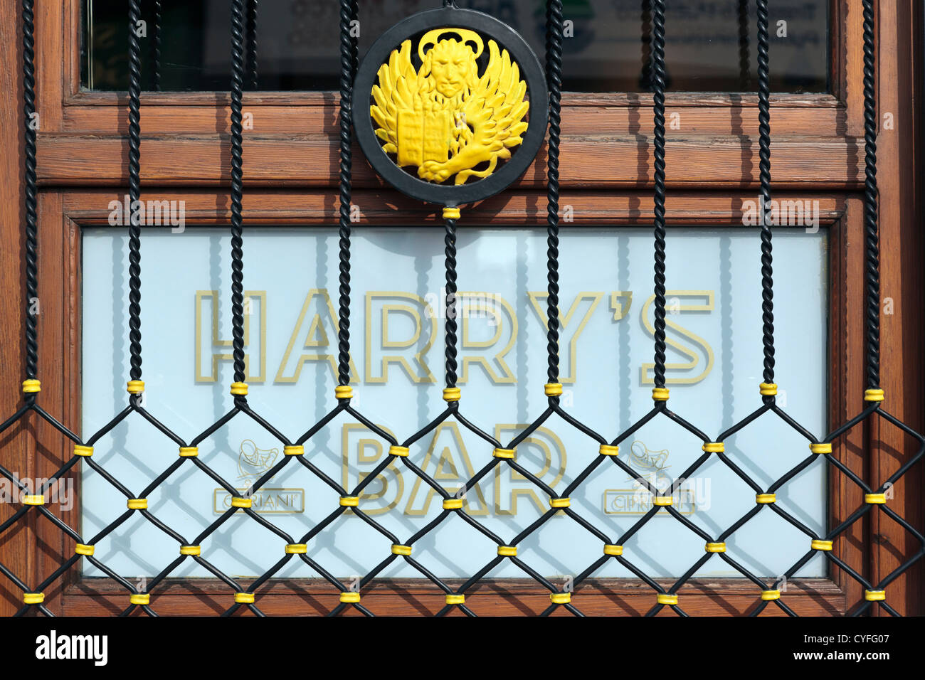 Window detail from the world famous Harrys Bar in Venice Stock Photo ...