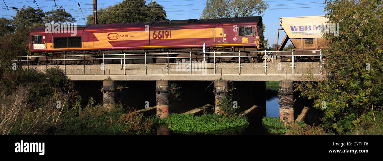 EWS 66191 Diesel Powered Freight Train, pulling containers, East Coast ...
