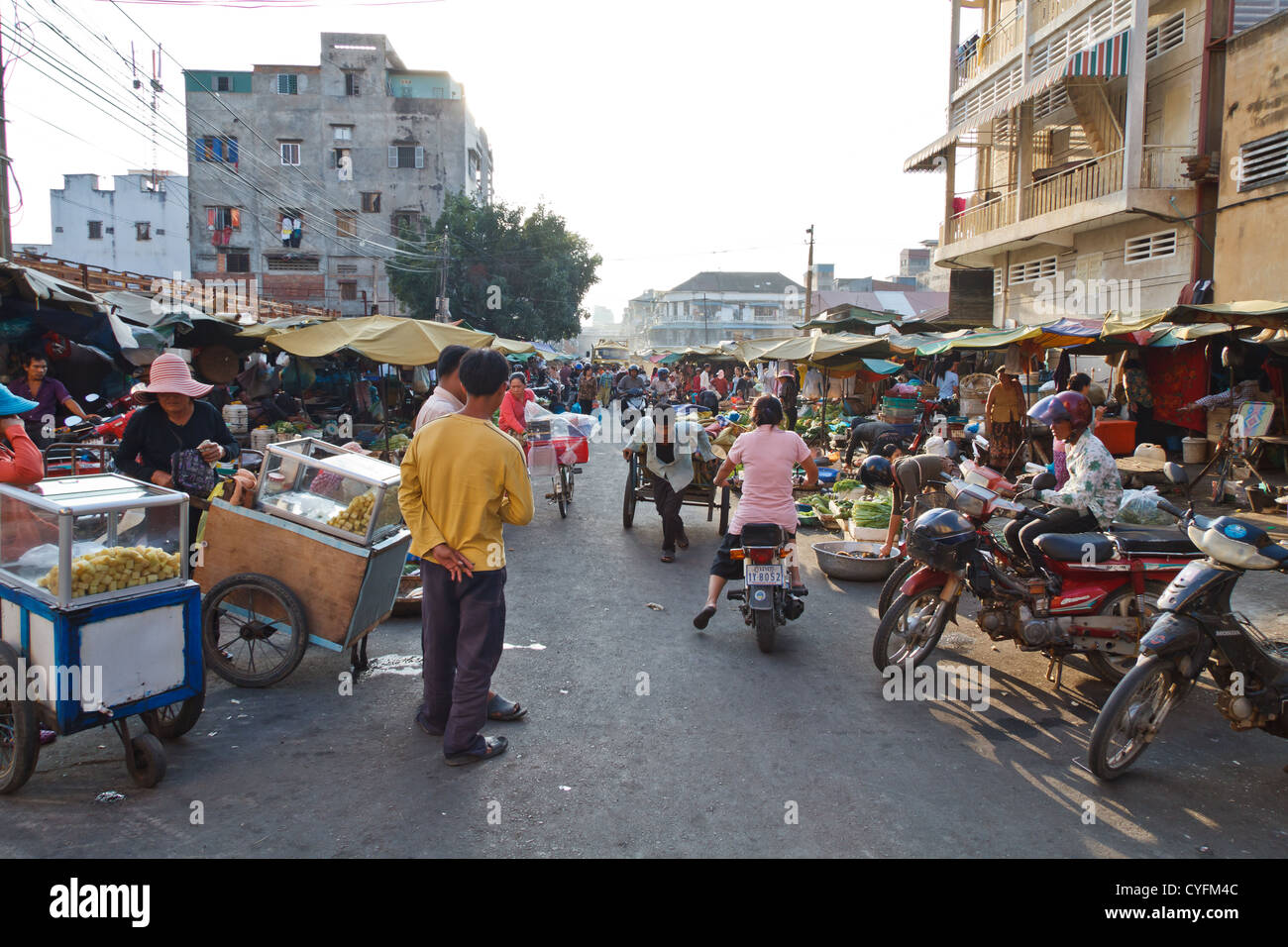 Typical Street Market in Phnom Penh, Cambodia Stock Photo - Alamy