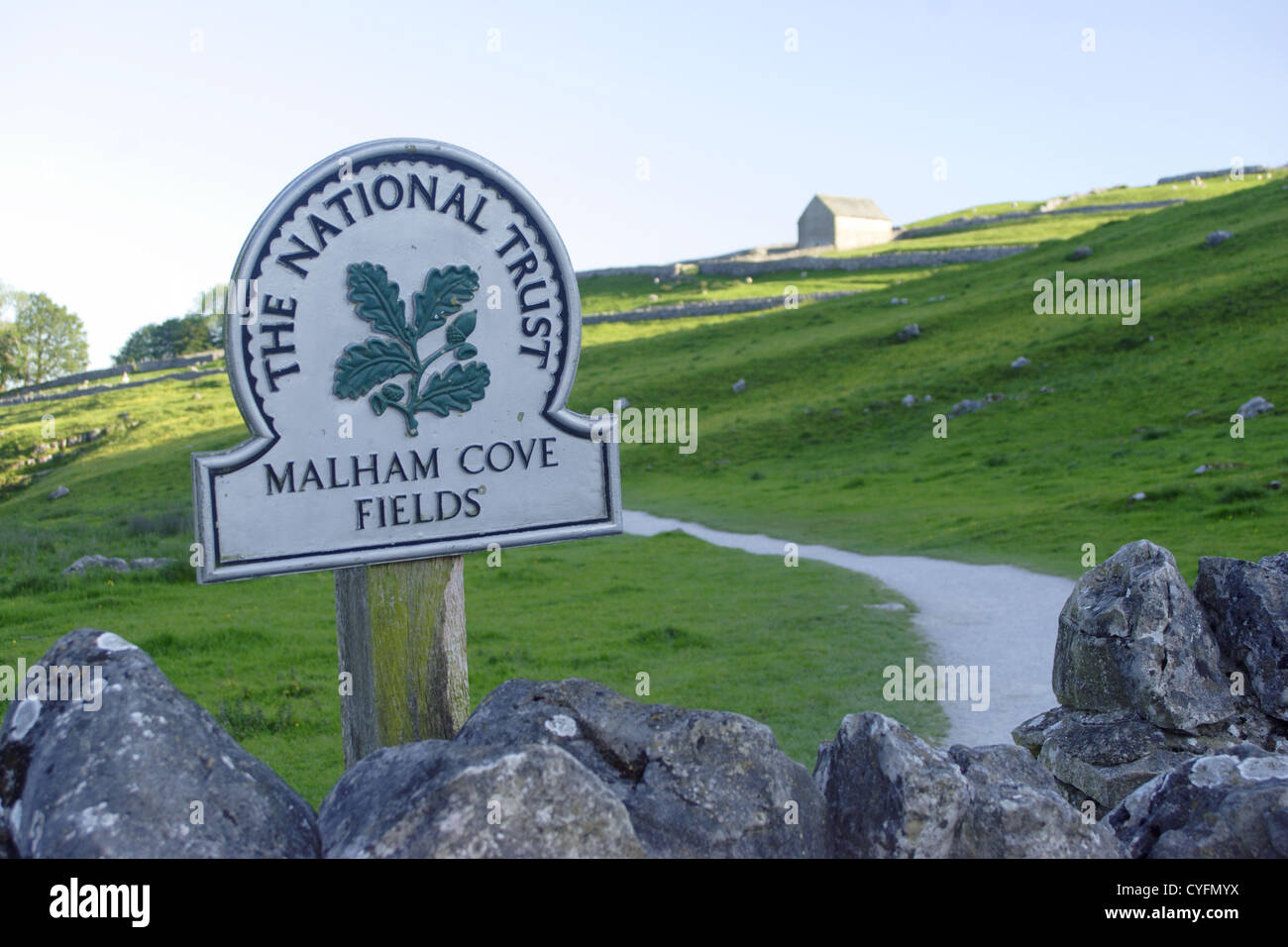 Towards malham cove hi-res stock photography and images - Alamy