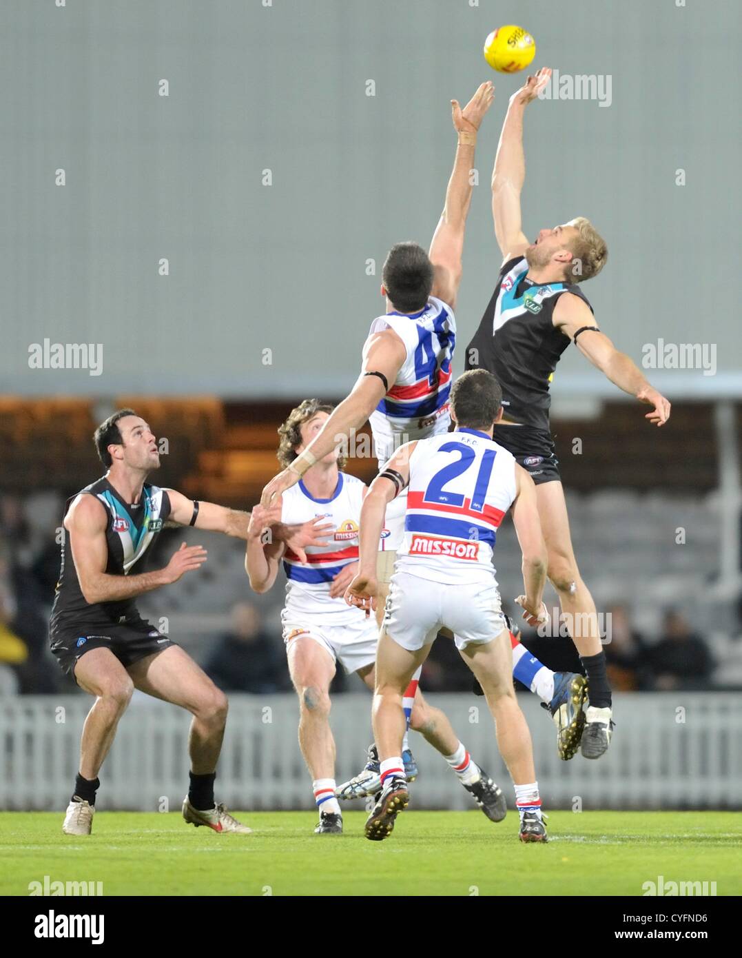 Afl challenge hi-res stock photography and images - Alamy