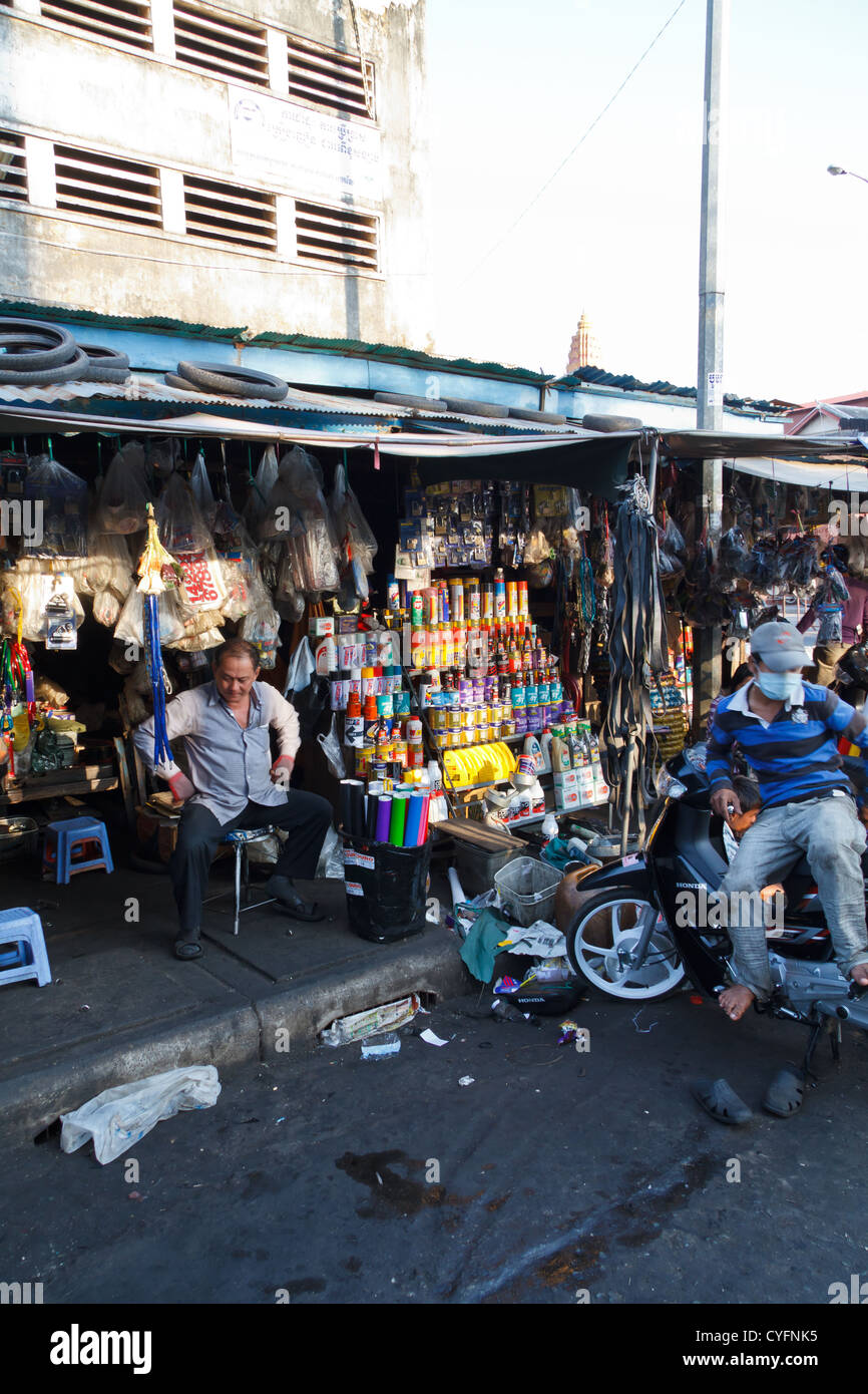 Typical Street life in Phnom Penh, Cambodia Stock Photo - Alamy