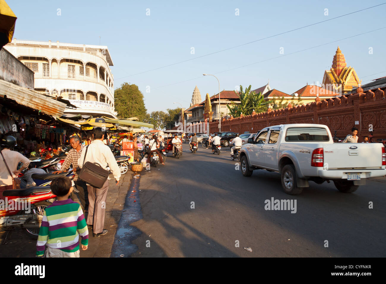 Typical Street life in Phnom Penh, Cambodia Stock Photo - Alamy