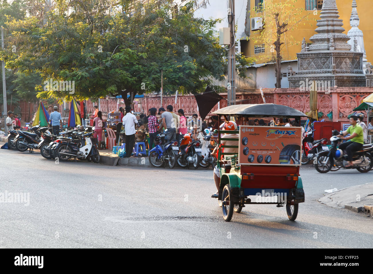 Typical Street life in Phnom Penh, Cambodia Stock Photo - Alamy