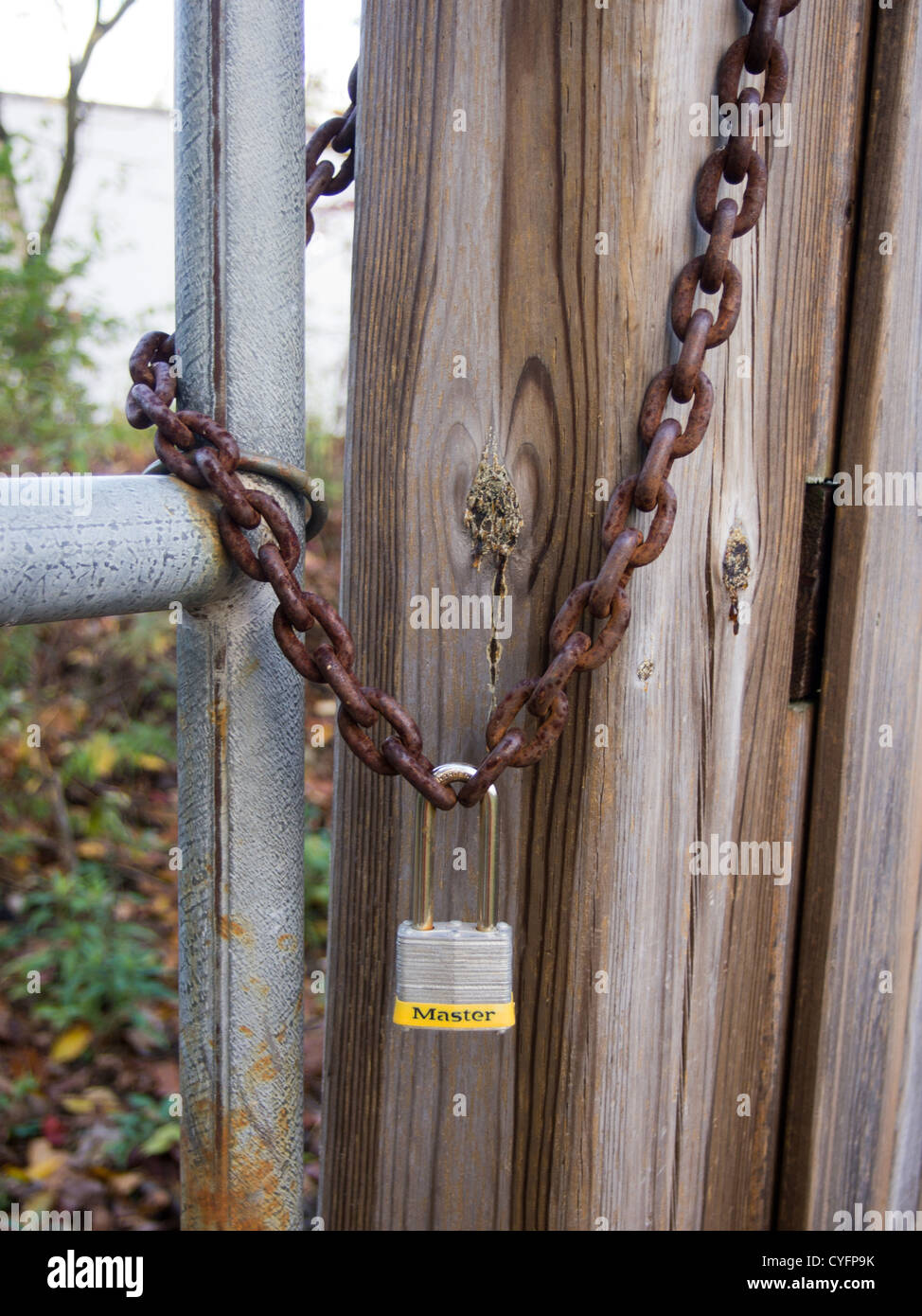 Close up locked gate Stock Photo - Alamy