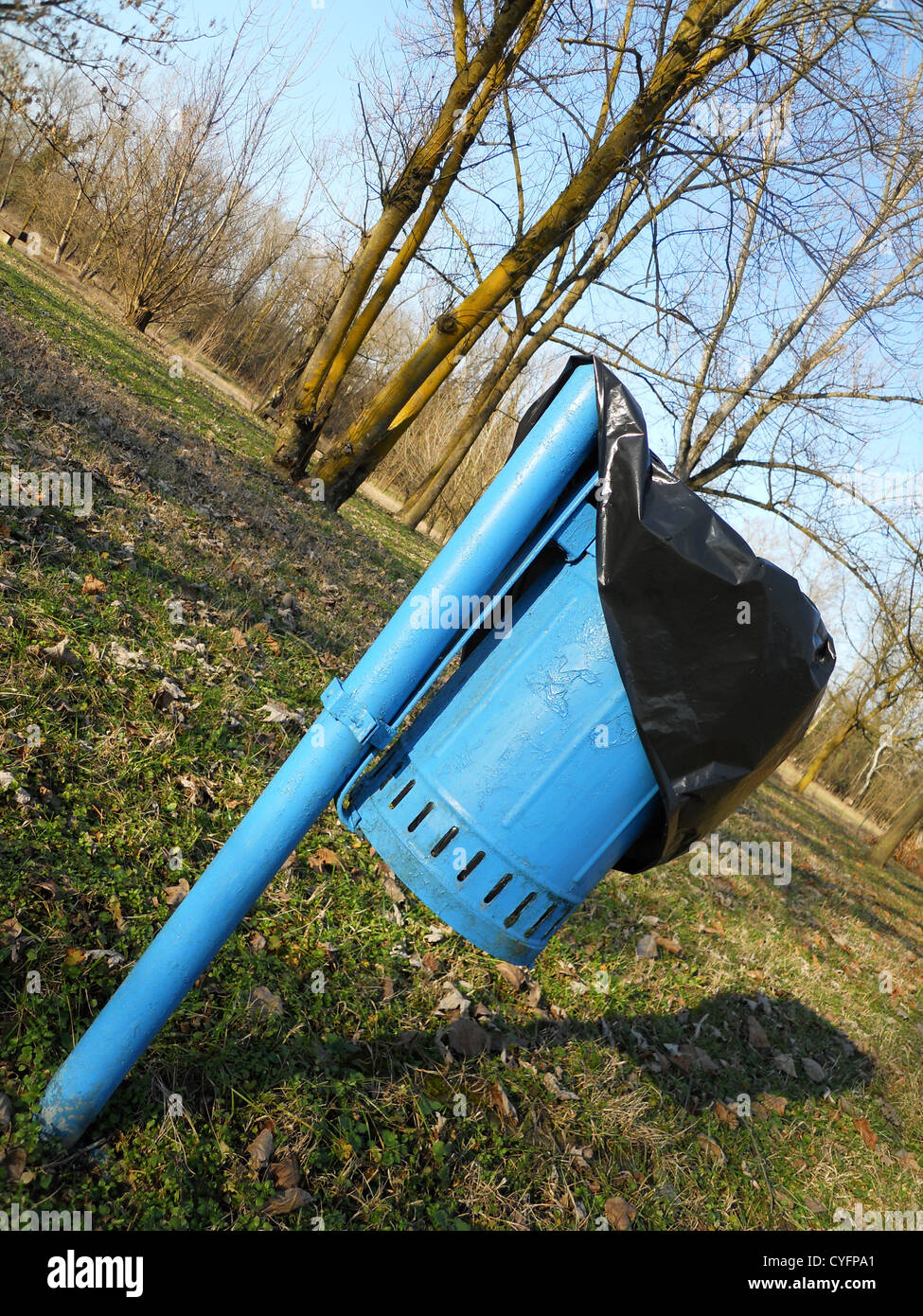 Blue litter bin in the park in winter Stock Photo - Alamy