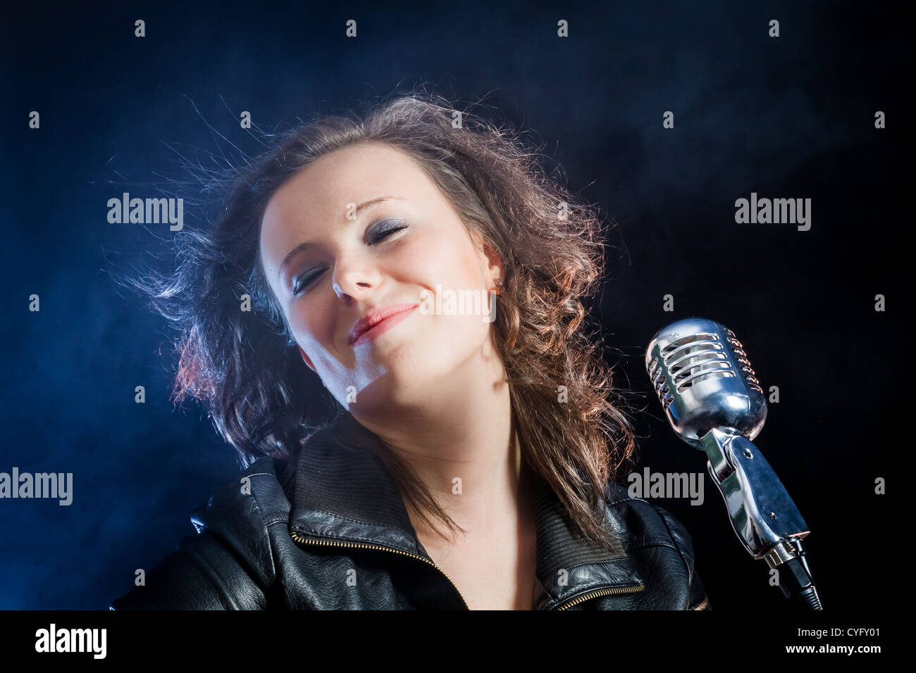 Dry ice entertainment studio hi-res stock photography and images - Alamy
