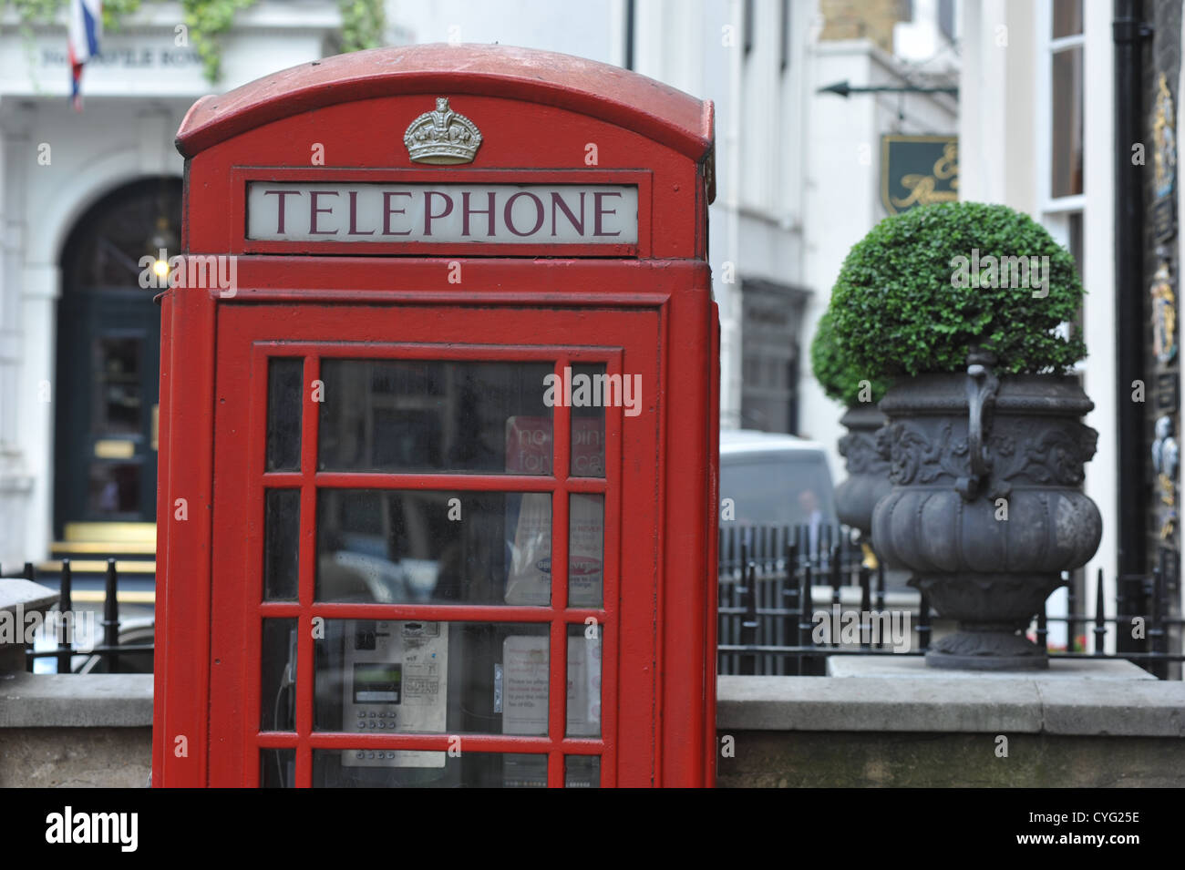 Old London Telephone box Stock Photo - Alamy