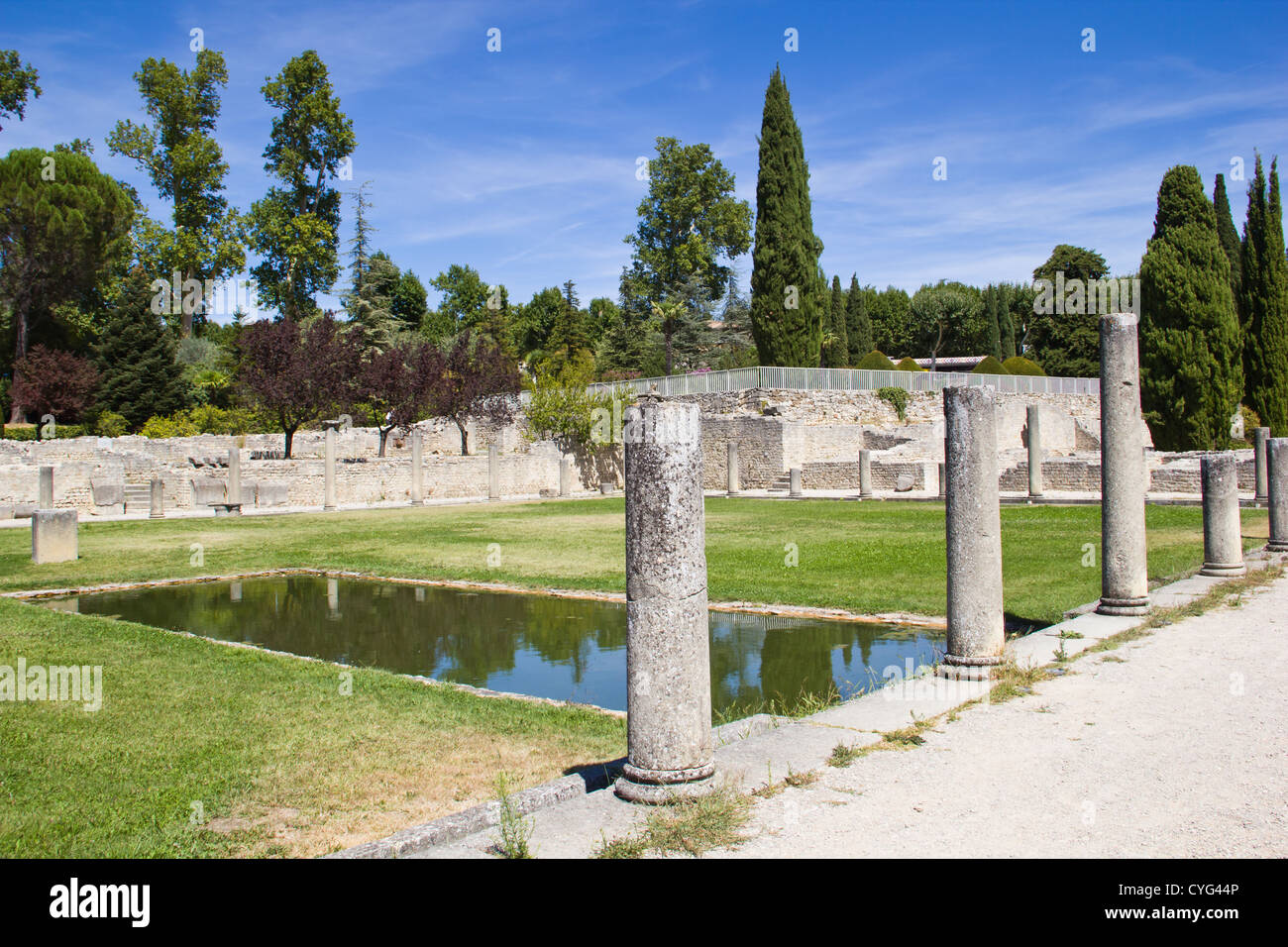 Provence roman ruins hi-res stock photography and images - Alamy