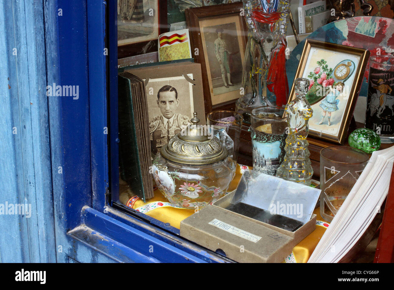 Antiques in a second hand shop window Stock Photo - Alamy