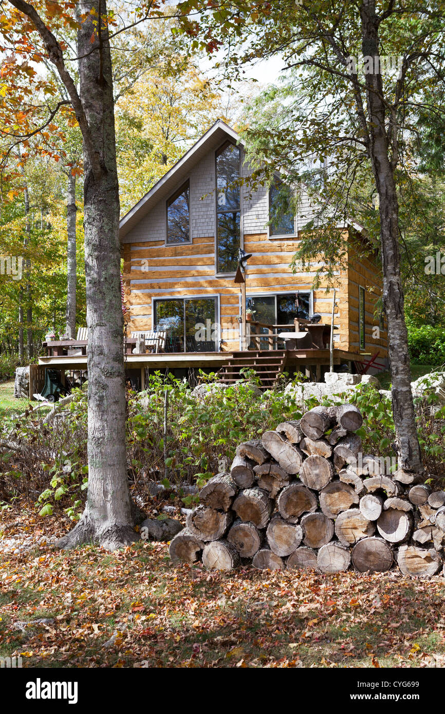 Firewood house hi-res stock photography and images - Alamy