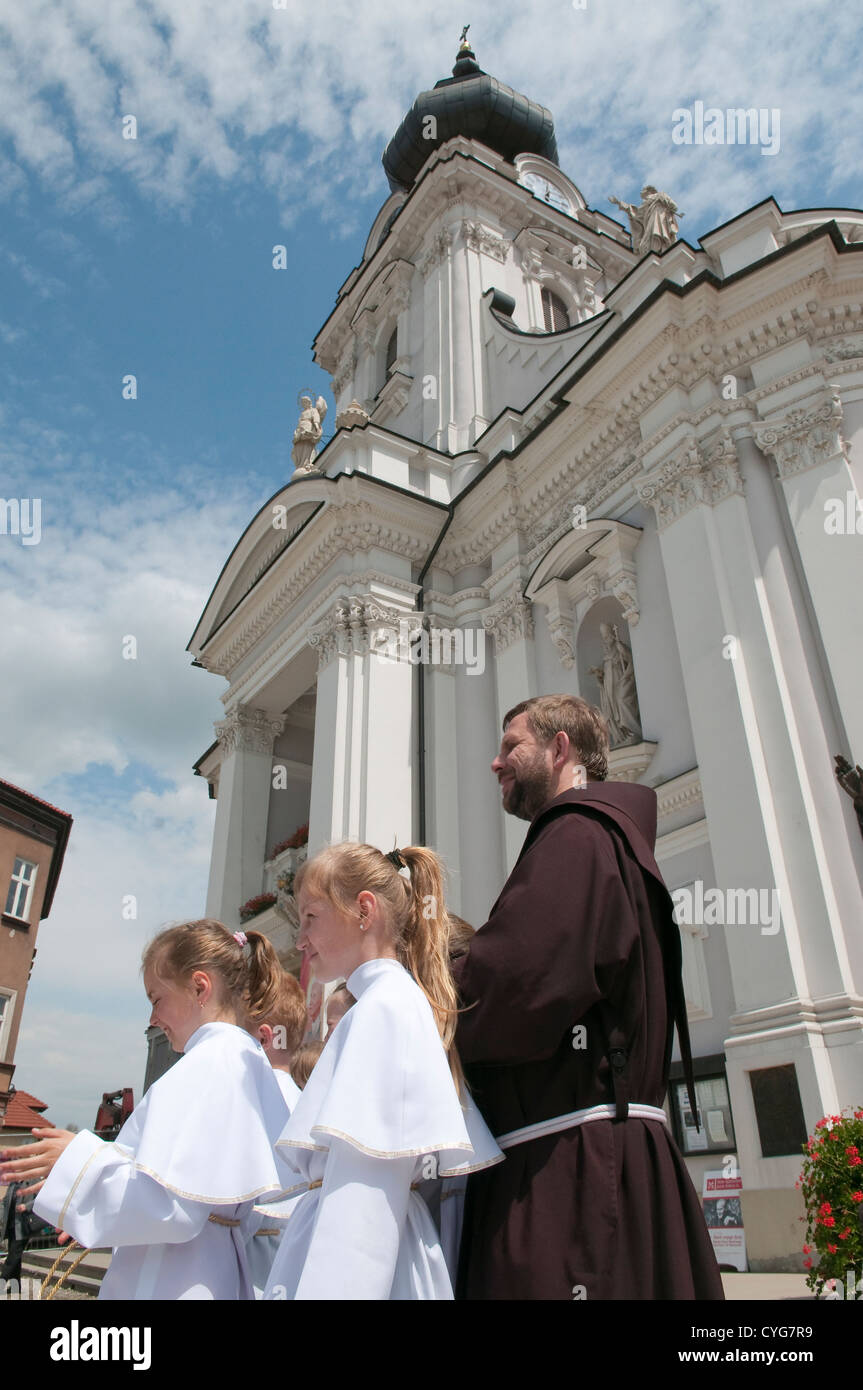 First holy communion children hi-res stock photography and images - Alamy