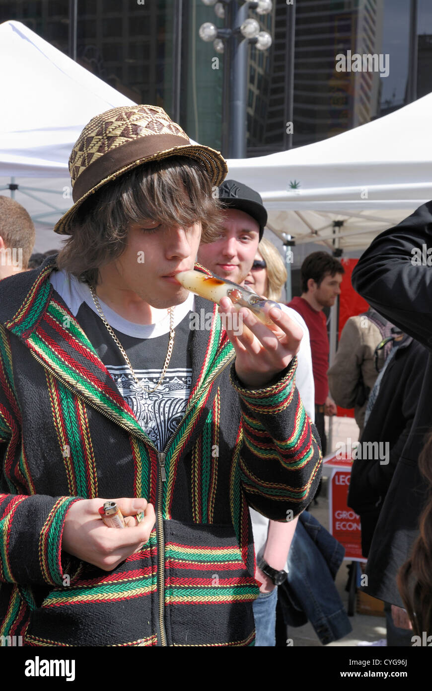 Teenager smoking cannabis hi-res stock photography and images - Alamy