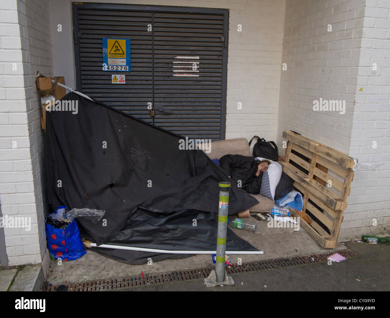 Homeless young man sleeping rough on the streets of London, UK Stock ...