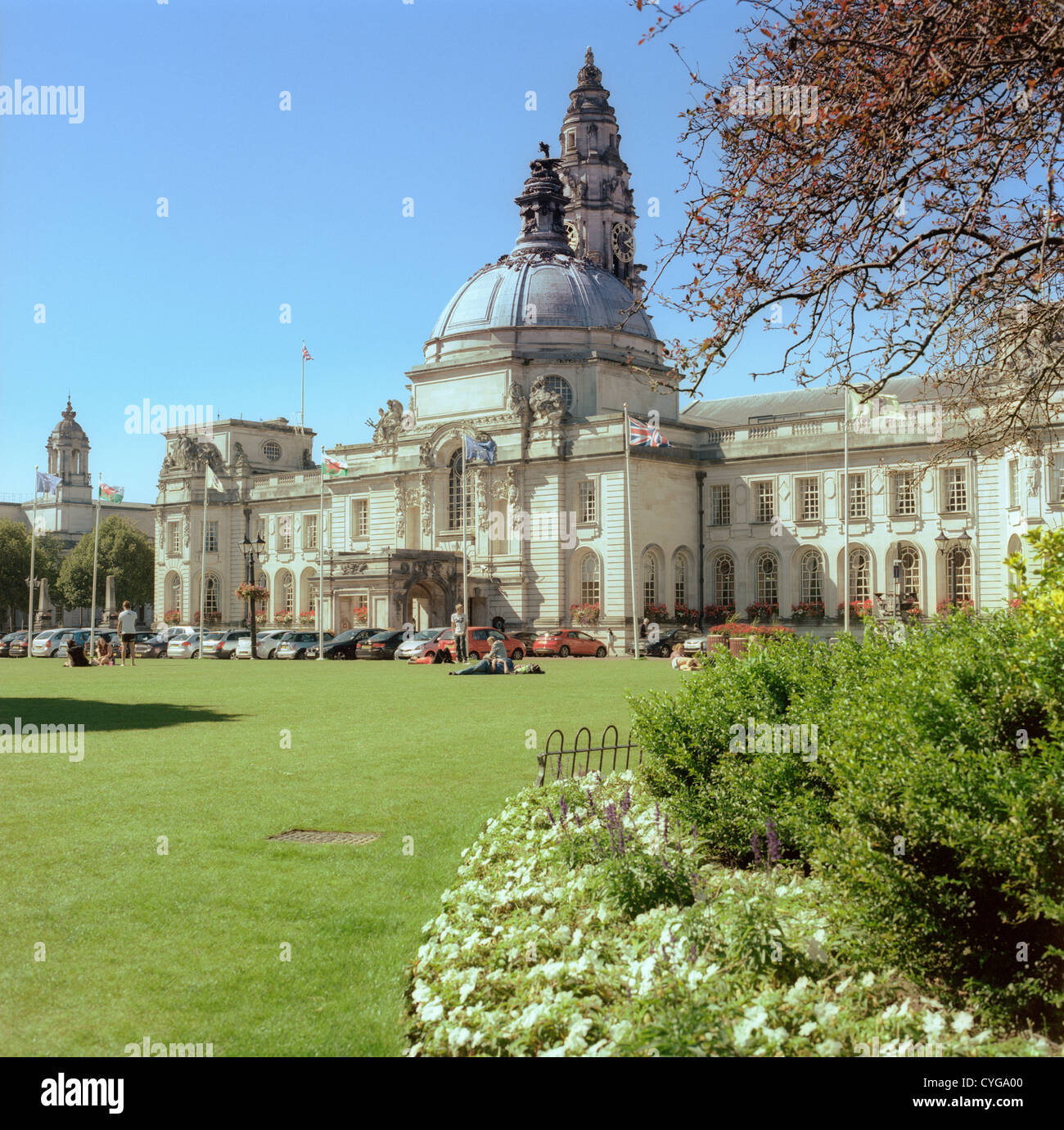 Cardiff city hall hi-res stock photography and images - Alamy