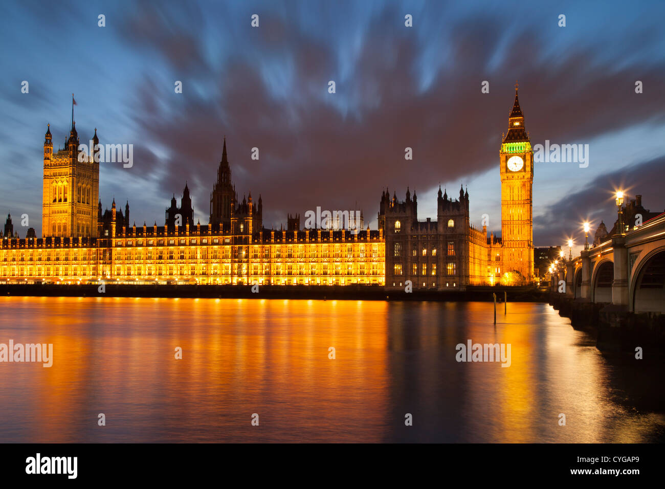 Twilight over River Thames, the Houses of Parliament and Big Ben ...