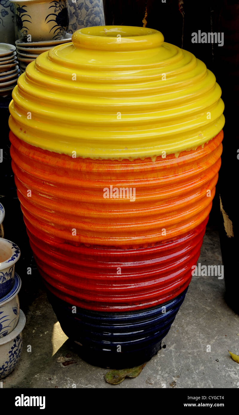 large colourful pot , Tao Hong Tai Ceramics Factory in Ratchaburi ...