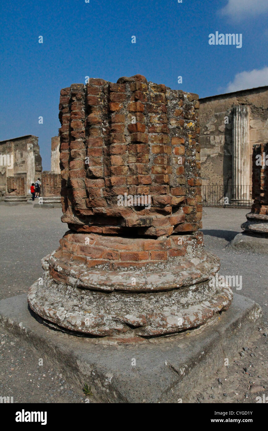 Column brick hi-res stock photography and images - Alamy
