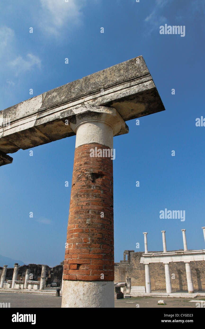 Column brick hi-res stock photography and images - Alamy