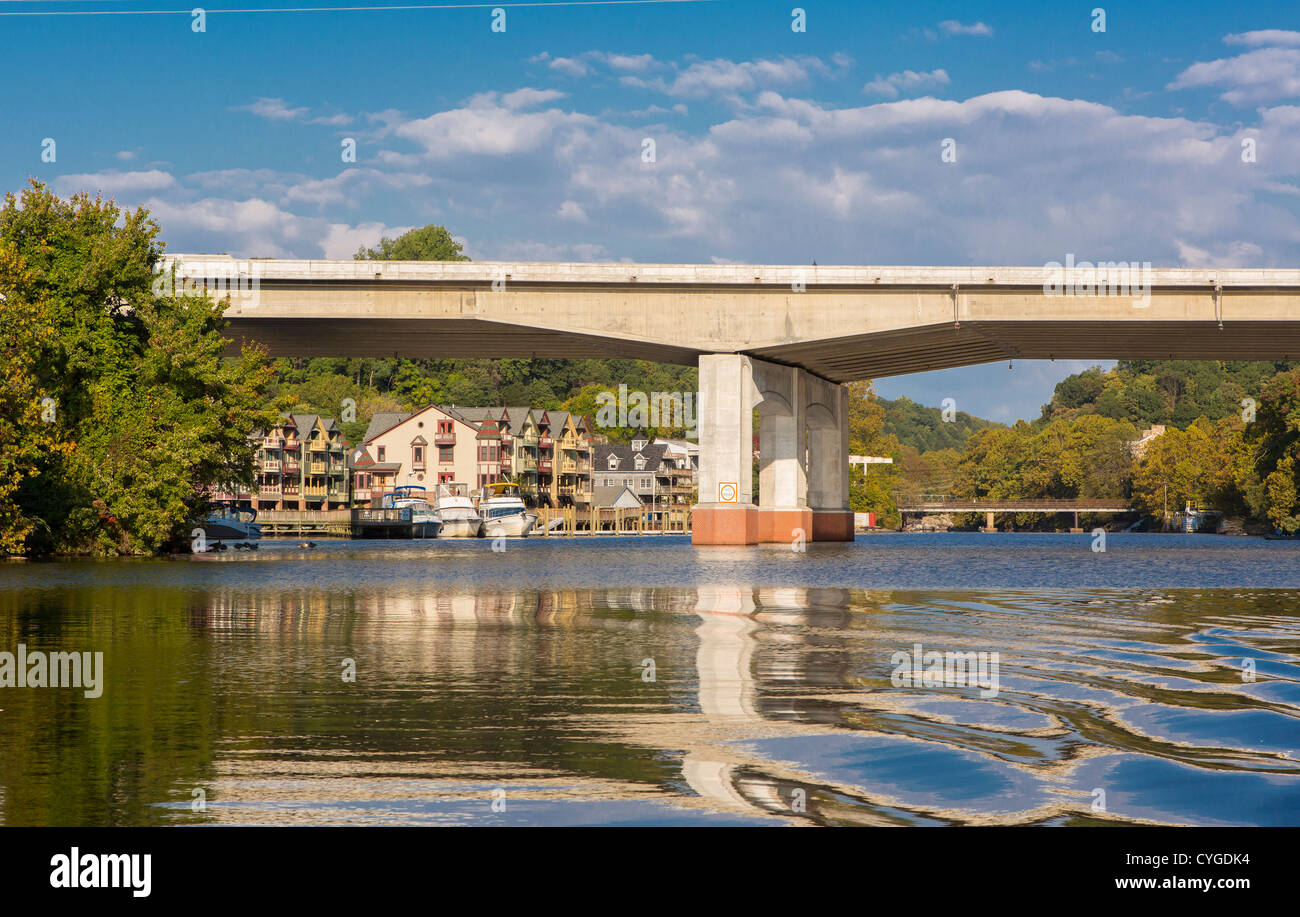 OCCOQUAN, VIRGINIA, USA - Bridge over Occoquon River Stock Photo - Alamy