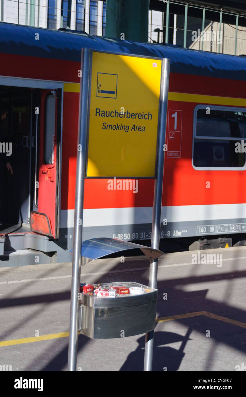 Ashtray sign hi-res stock photography and images - Alamy