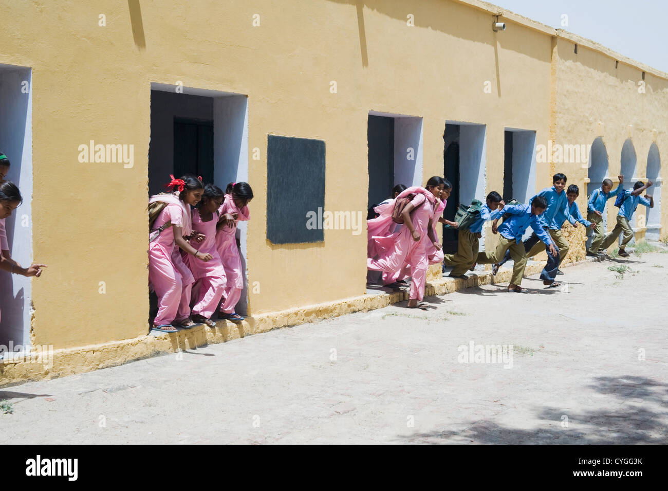 Students leaving school building hi-res stock photography and images ...