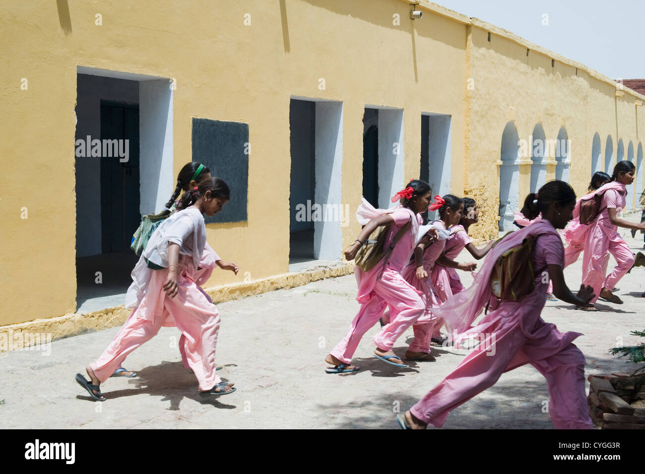 Students leaving school building hi-res stock photography and images ...