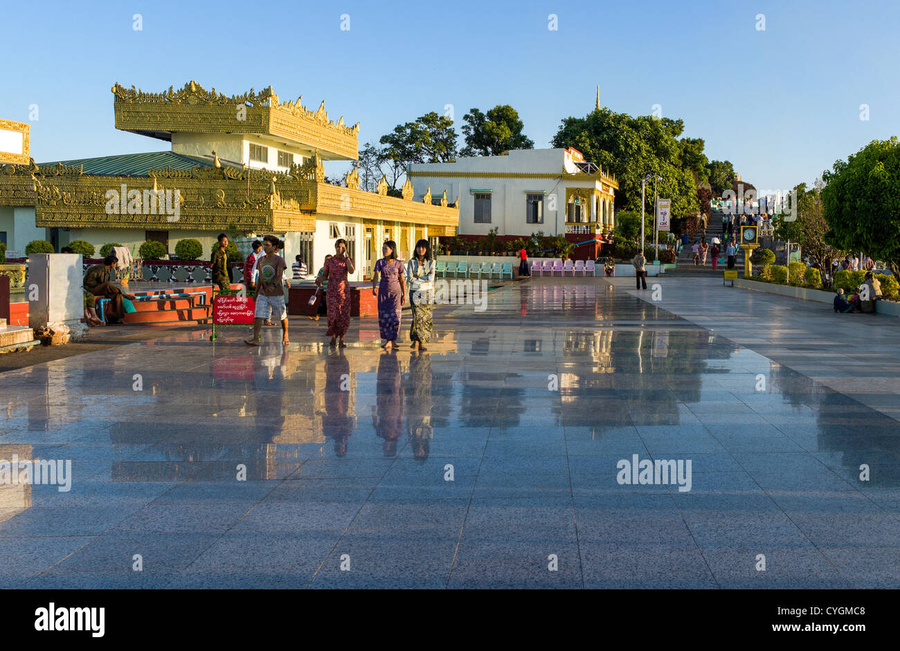 Myanmar, people on the sacred Buddhist mountain of Kyaikhto Stock Photo ...