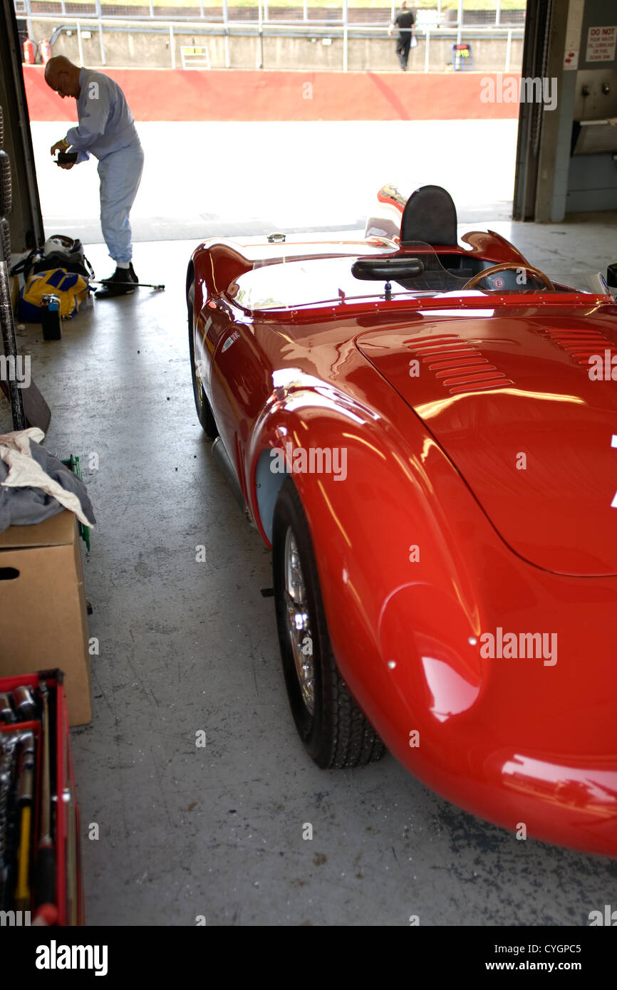 Pit garage hi-res stock photography and images - Alamy