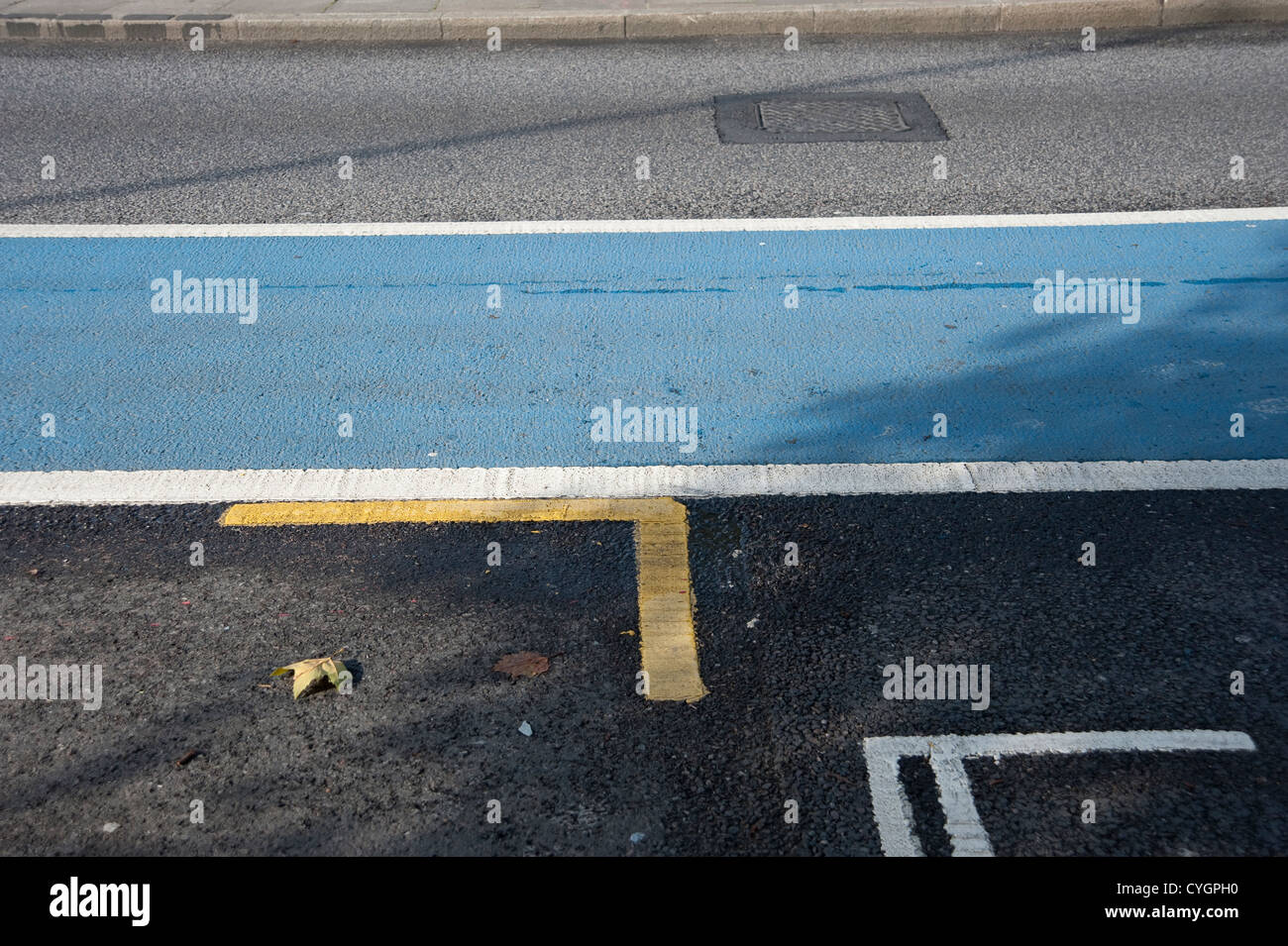 Blue road markings hi-res stock photography and images - Alamy
