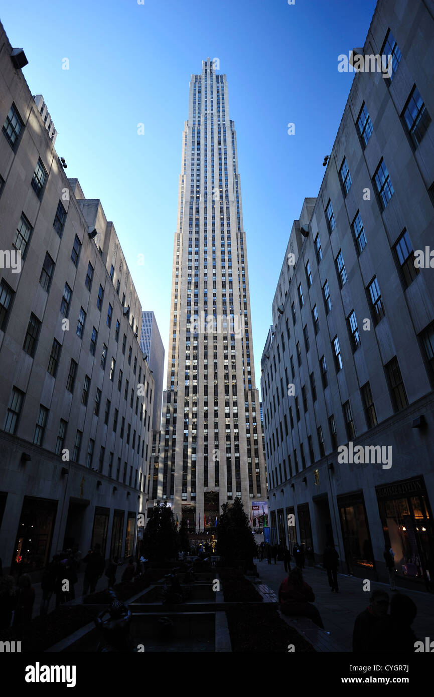 the tall rockefeller building in new york city Stock Photo - Alamy
