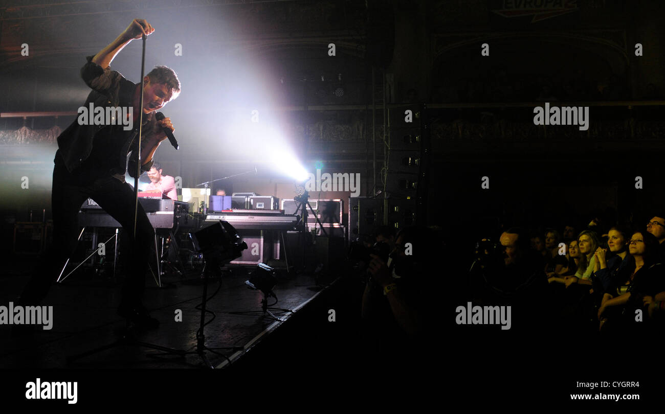Tom chaplin keane hi-res stock photography and images - Alamy
