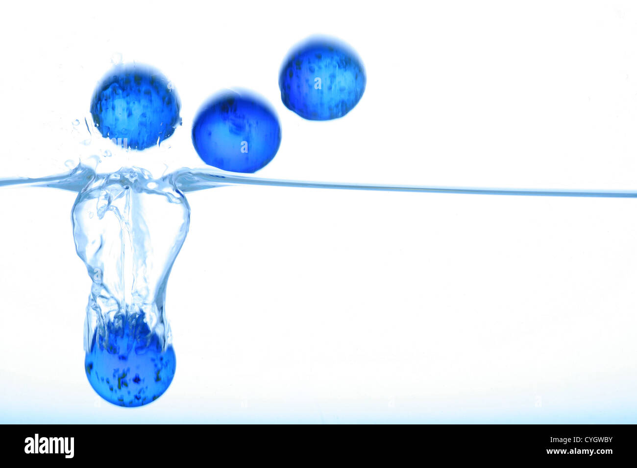 marbles falling in water, marbles have some motionblur looks very nice ...