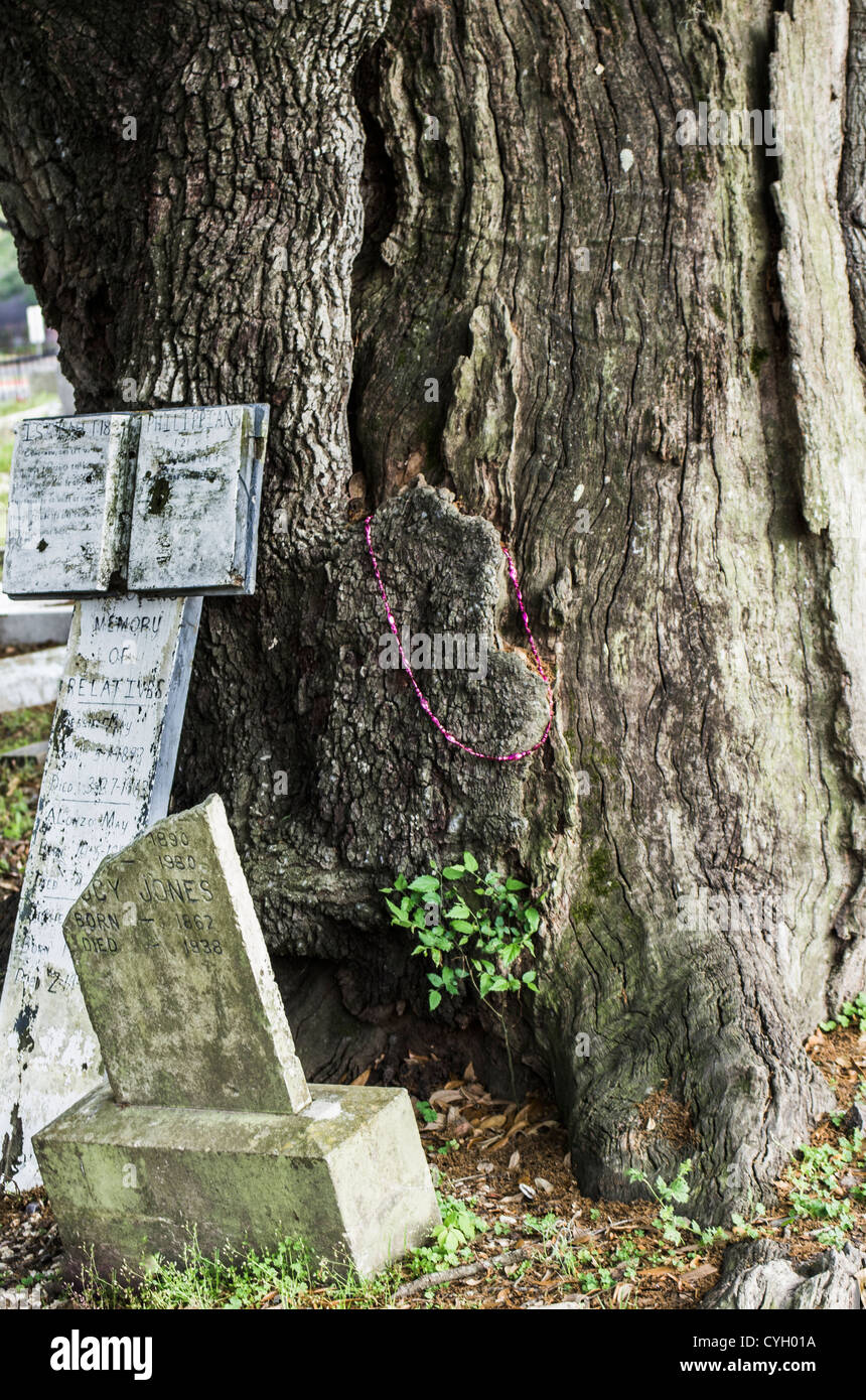 Wooden cross grave marker hi-res stock photography and images - Alamy