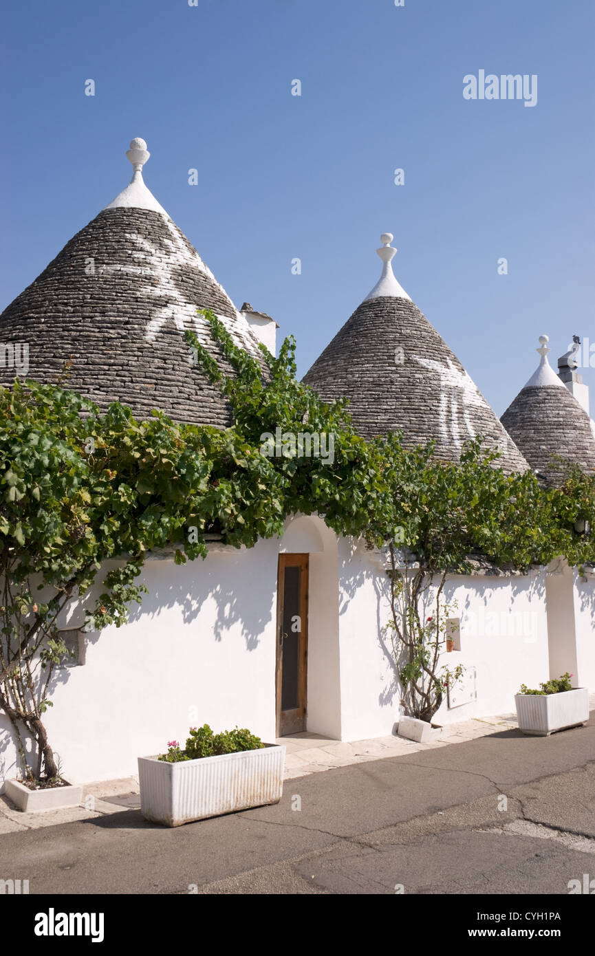 Exterior of traditional trulli houses in Alberobello (Puglia, Italy ...
