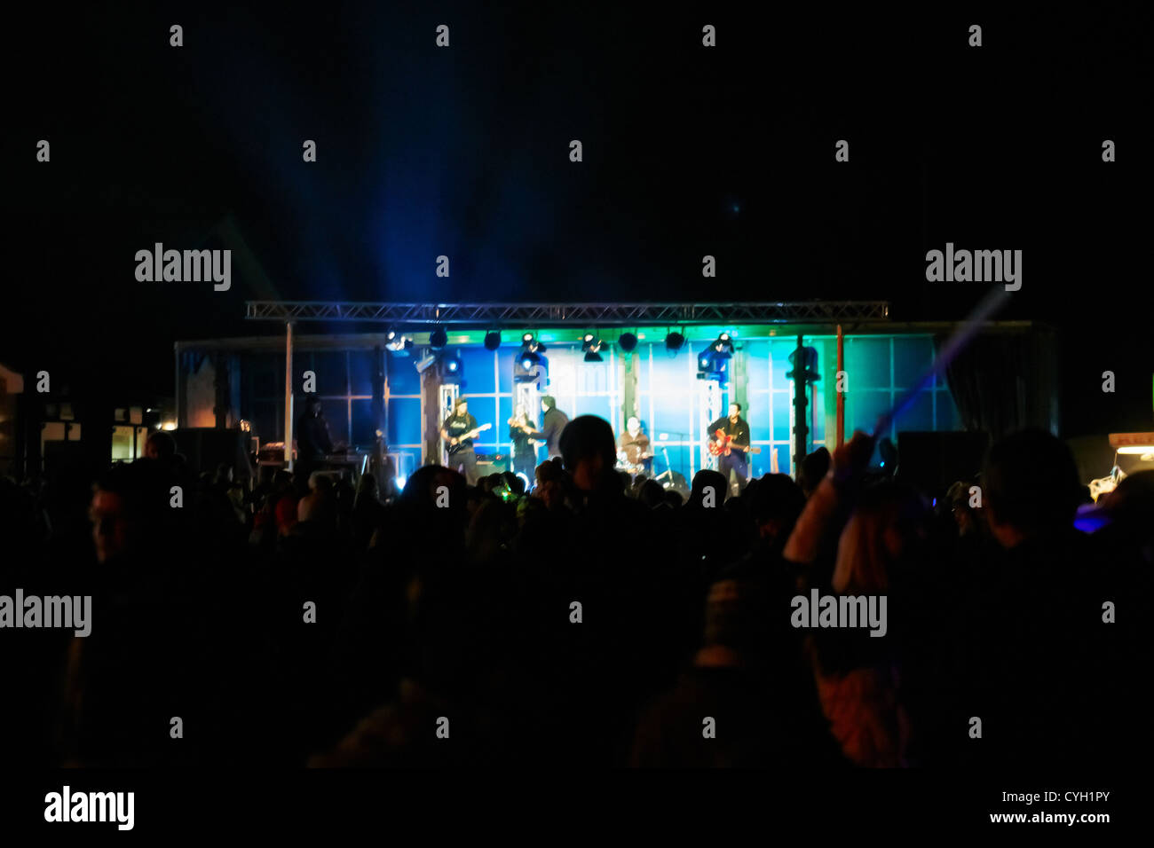 Crowd watch a band outside at night Stock Photo - Alamy
