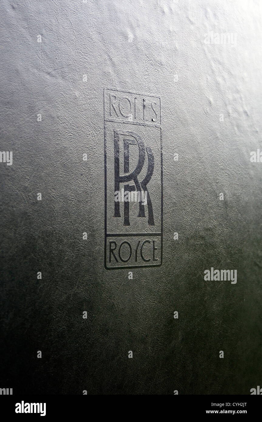 Rolls Royce logo on the side of a vintage Rolls Royce Stock Photo - Alamy