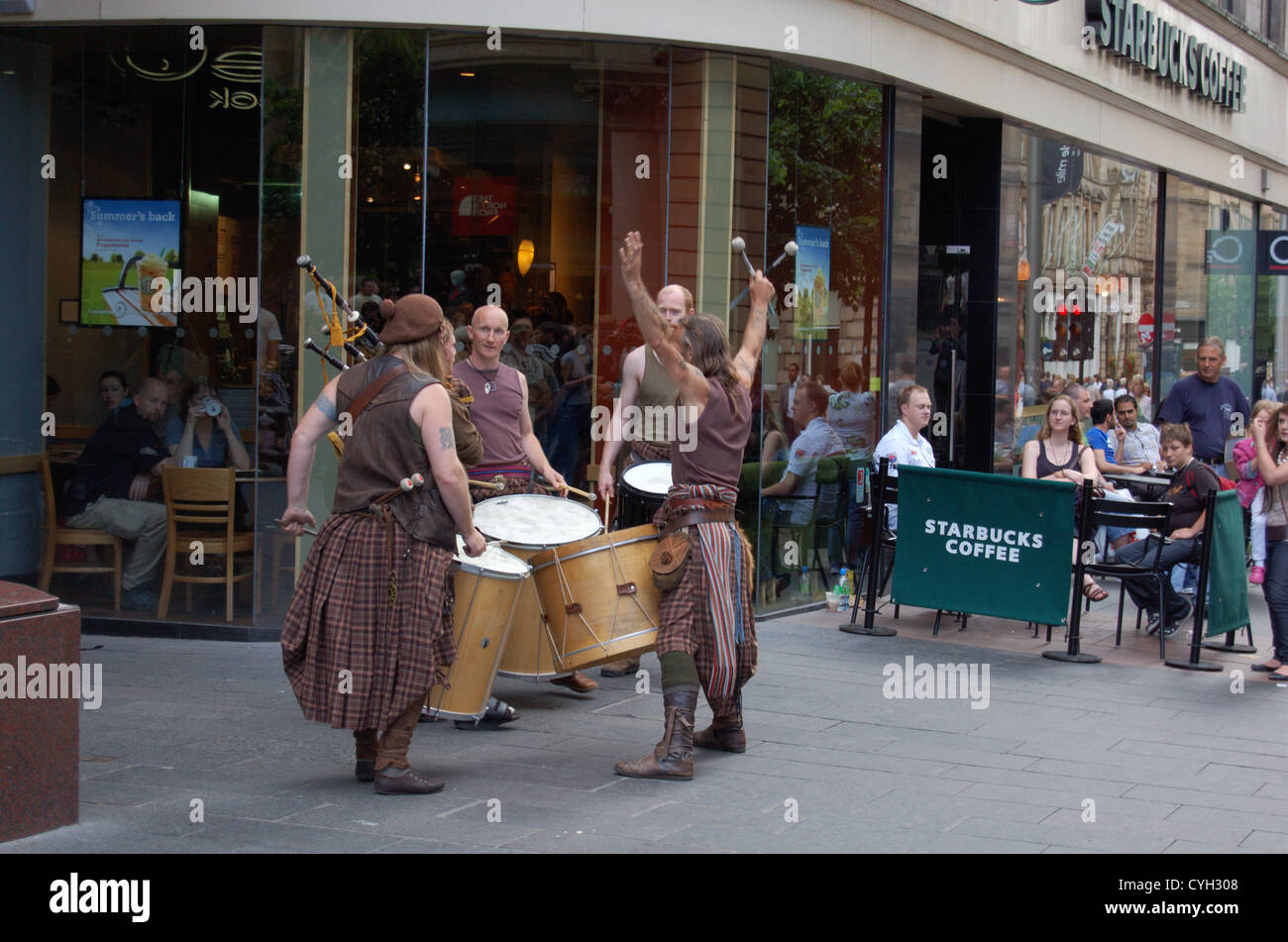Traditional Scottish band perfroming in Buchanan Street in Glasgow ...