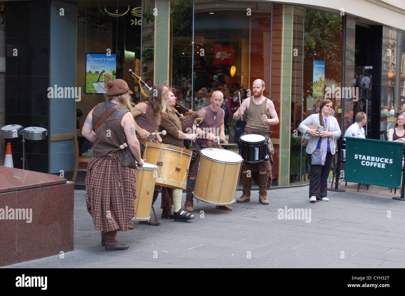 Traditional Scottish band perfroming in Buchanan Street in Glasgow ...