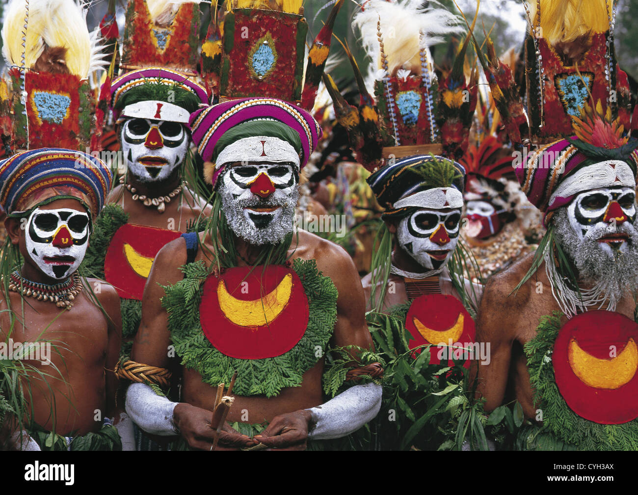 Highlander Warriors In Mount Hagen During Sing Sing Ceremony, Western ...
