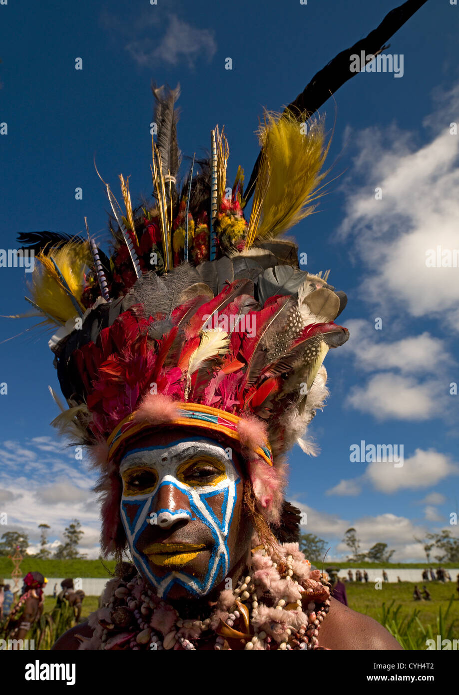 Highlander Warrior In Mount Hagen During Sing Sing Ceremony, Western ...