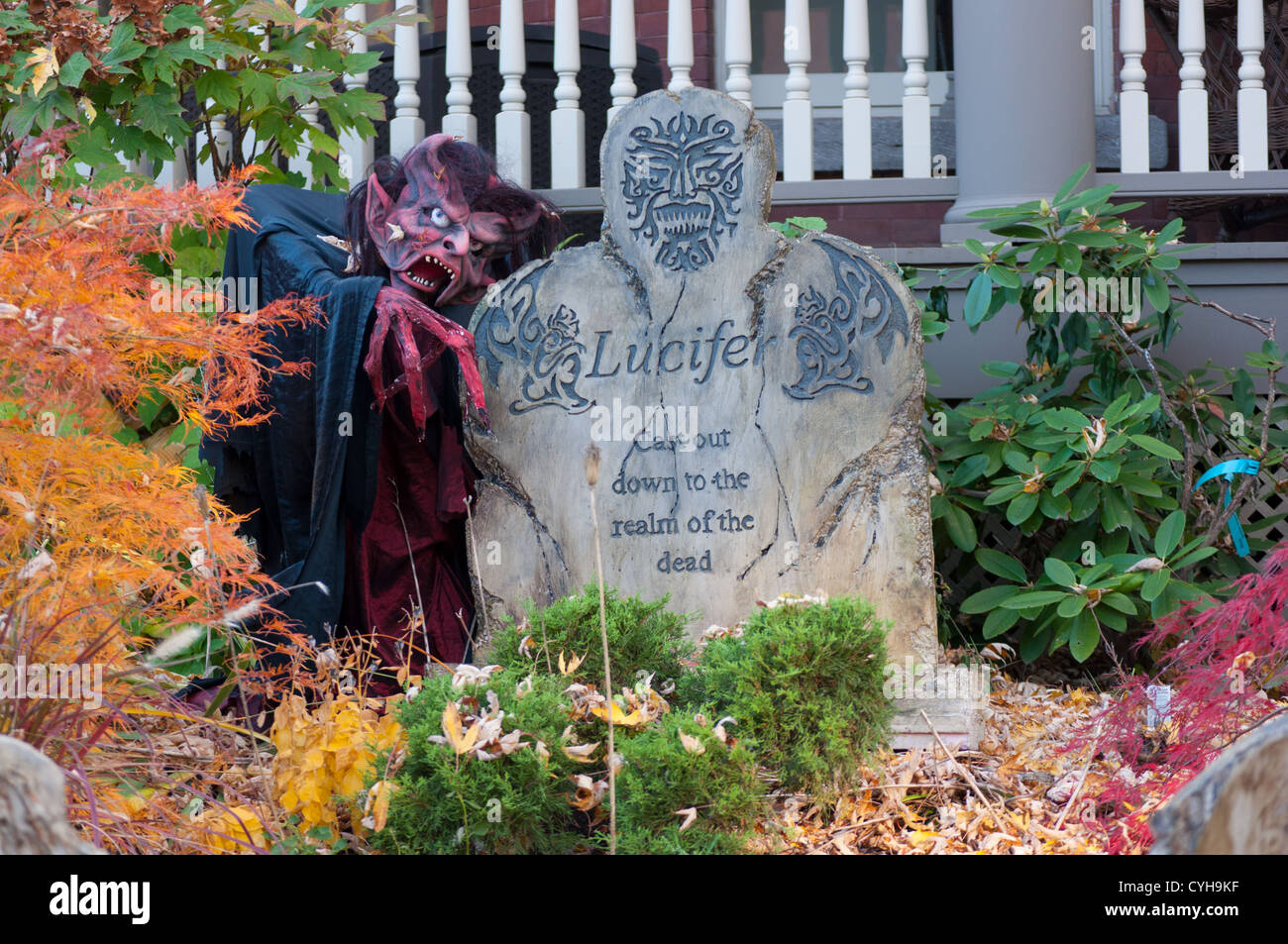 Garden halloween decoration hi-res stock photography and images - Alamy