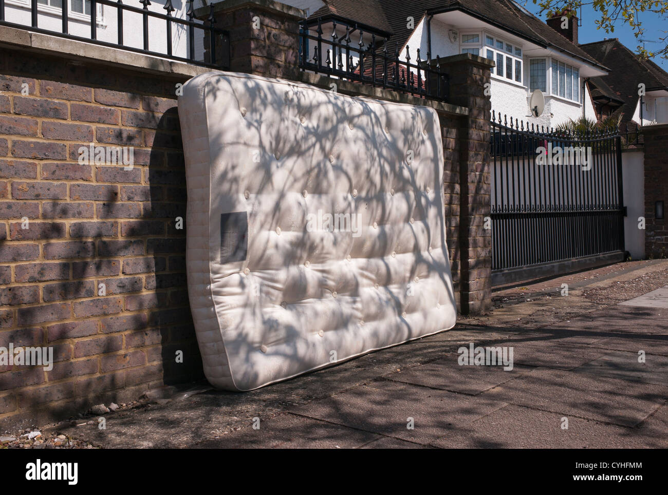 Discarded mattress hi-res stock photography and images - Alamy
