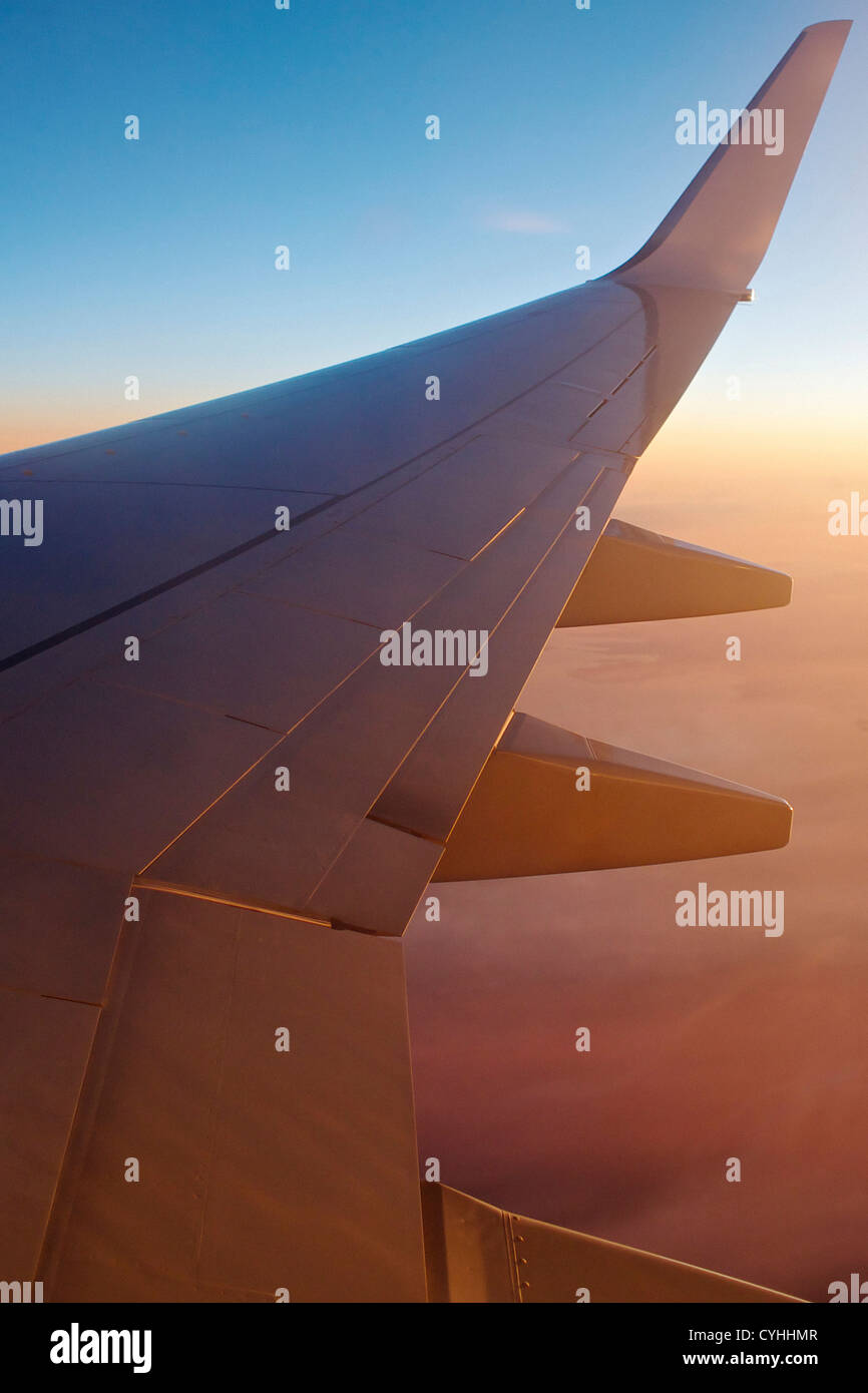 Airplane wing in flight Stock Photo - Alamy