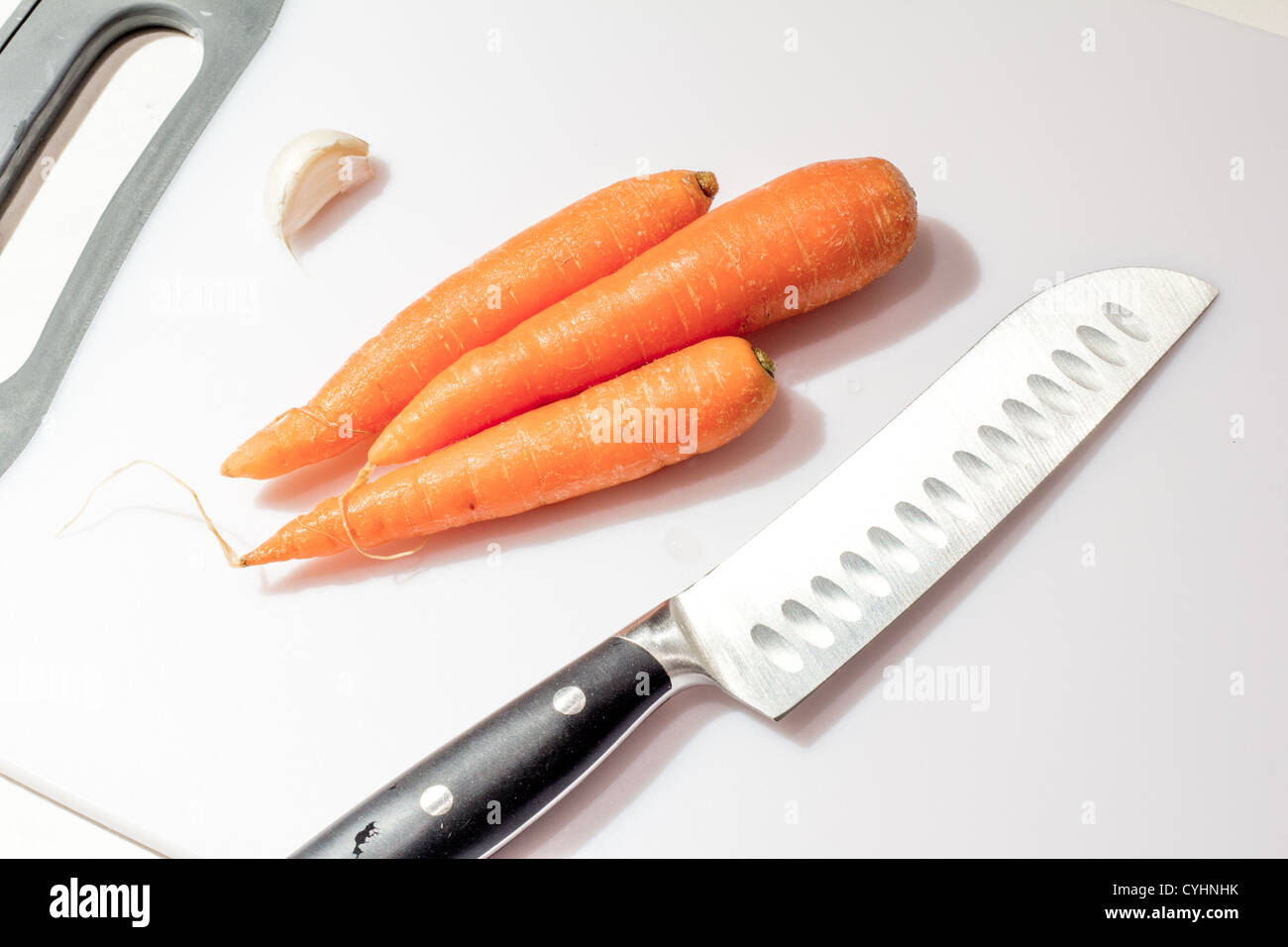 carrots garlic cutting board knife Stock Photo - Alamy